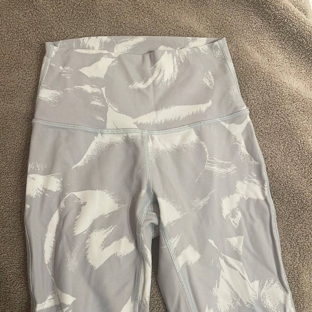 Light Grey And White Lululemon Leggings - Gem